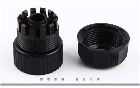 塑料管与金属接头连接 金属与塑料如何连接 水管材质 大山谷图库