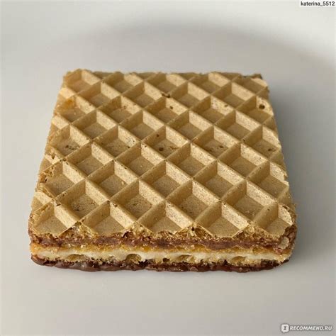 Вафли Красный октябрь частично глазированные молочной кондитерской