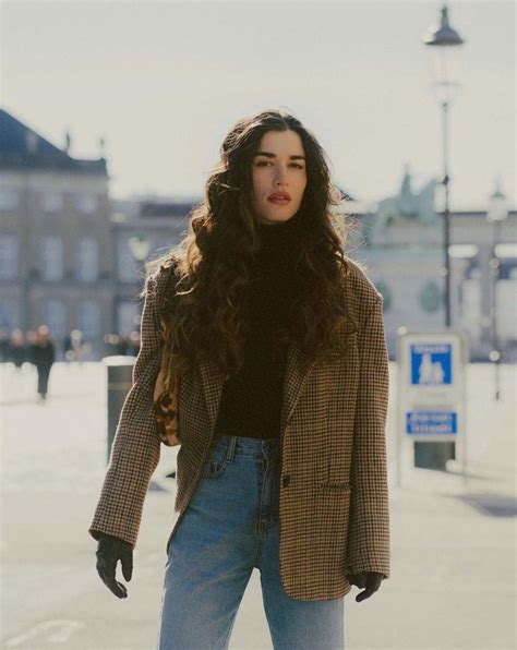 Ilirida Krasniqi в 2024 г Вдохновленные наряды Наряды Винтаж стиль одежды