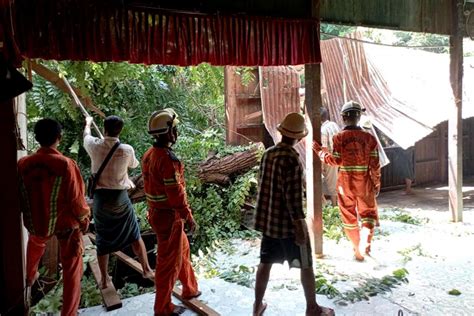 ရေနံချောင်းမြို့၌ လေပြင်းတိုက်ခတ်ပြီးမိုးရွာသွန်းမှုကြောင့် လက်မှတ်ကုန်းရပ်ကွက် သံကန်ကုန်း ဘုန