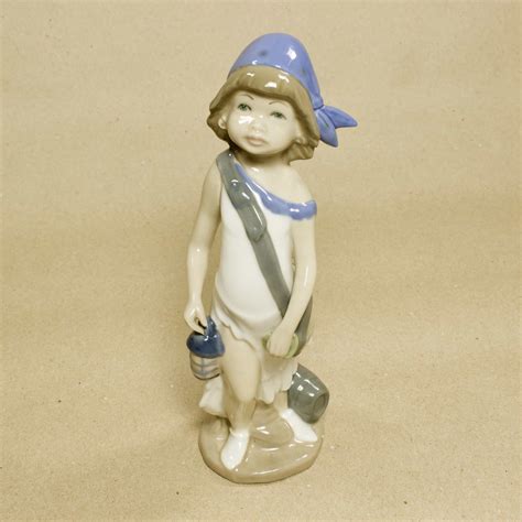 Купить статуэтку девушки с собачкой Casades на Miesperanza