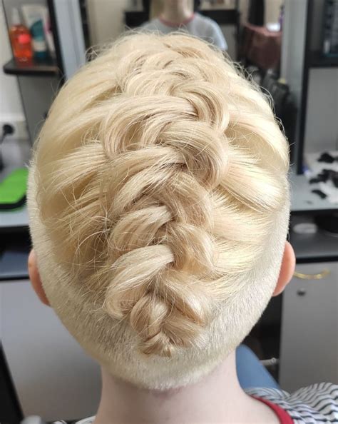 Пин от пользователя Yankiss на доске Прически с выбритым виском Причёска с выбритым виском