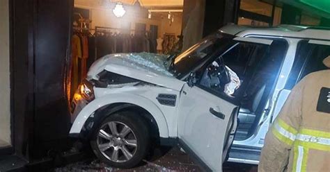 Suv가 주차 차량 충돌 후 상가 돌진 음주 측정 거부”