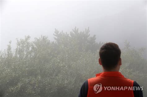 짙은 안개에 가려진 금강산 연합뉴스