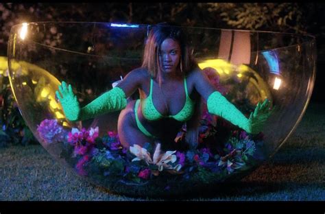 A Queen Stop Playing Yall Know Shes A Fucking Queen R Rihanna