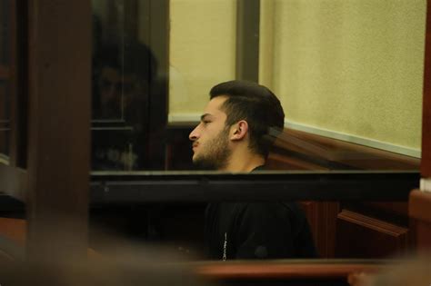 თბილისის საქალაქო სასამართლოში 21 წლის მათე დევიძის სხდომა მიმდინარეობს რომელსაც პოლიციელებზე