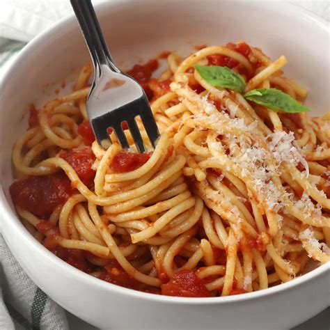 How To Cook Spaghetti Using Tomato Sauce