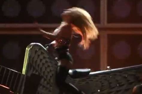 Britney Spears Hair Falls Out Halfway Through Concert In Mortifying