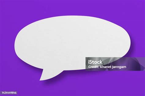 보라색 배경 통신 거품에 고립 된 음성 거품이있는 백서 대화 풍선 문자 기호에 대한 스톡 사진 및 기타 이미지 대화 풍선 문자 기호 보라색 배경 0명 Istock