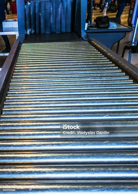 승객 수하물 가방이 있는 공항 보안 스캐너 Xray 컨베이어 벨트 X 레이 장비에 대한 스톡 사진 및 기타 이미지 X 레이