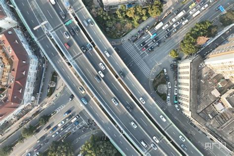 “年轻化”改造完成！上海内环高架北段整体焕新颜施工交通工程