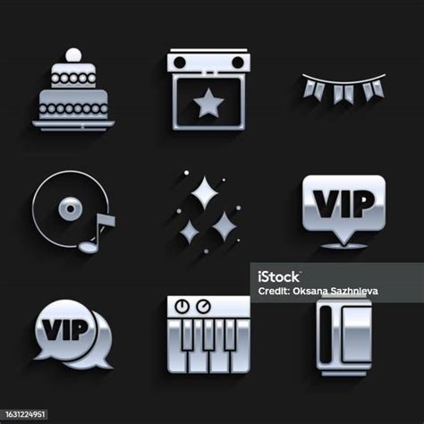 불꽃놀이 음악 신디사이저 맥주 캔 위치 Vip 말풍선 비닐 디스크 깃발과 케이크 아이콘이 있는 카니발 화환을 설정합니다 벡터 피아노에 대한 스톡 벡터 아트 및 기타 이미지