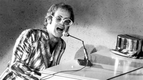 Rocket Man — Elton Johns 1972 Hit Boosted His Ascent To Superstardom