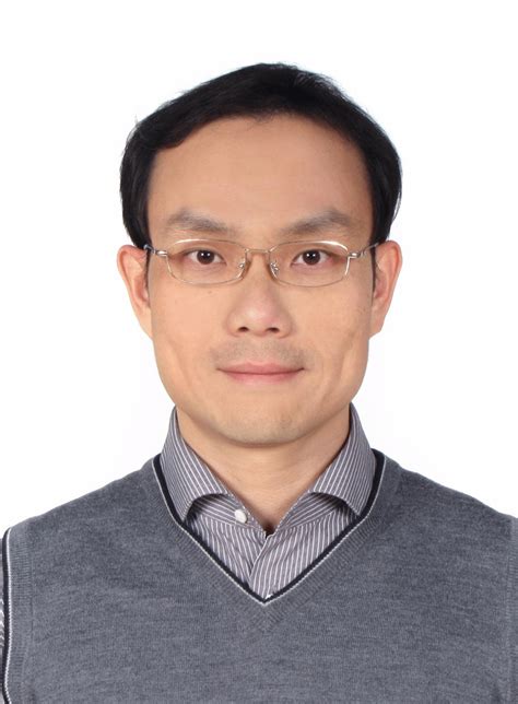 王立威 大数据分析与应用技术国家工程实验室