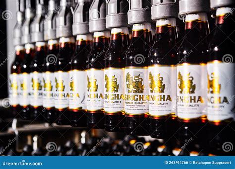 Proceso De Embotellado De Cerveza Singha Foto Editorial Imagen De
