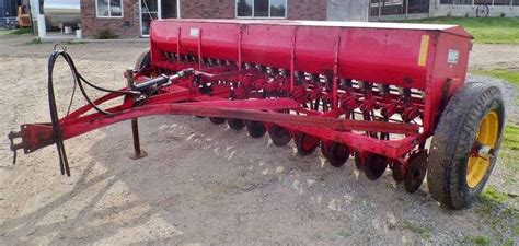 Massey Ferguson 43 Grain Drill 13 Working Width With Grass Seeder