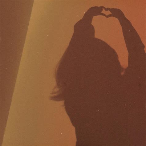 Emily Alice Shares New Single Us Girls