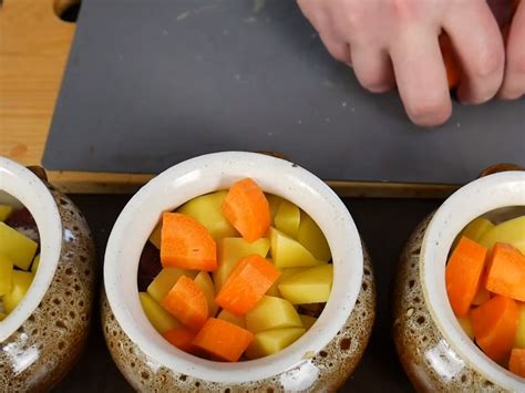 Картошка в горшочках с мясом в духовке