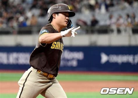 사진 고척의 왕 김하성 LG 상대로 두번째 투런포 세리머니 조선비즈
