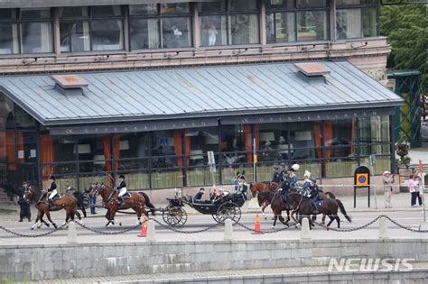 마차 탄 문재인 대통령 구스타프 16세 국왕