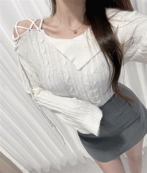 너만있는니트인기폭주 여리여리 끈 언발 섹시 오프숄더 보트넥 트임 파티룩 오버핏 가을 겨울 골지 니트 에이블리