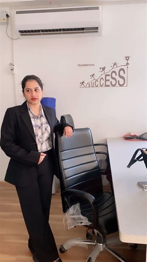Saira Hassan On Linkedin Linkedin Linkedinmarketing Linkedincreator Linkedingrowth Job
