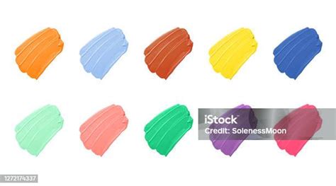 흰색 배경에 고립 된 대각선 스트로크 의 형태로 기초의 밝은 베이지 색 얼룩 다중 색상에 대한 스톡 사진 및 기타 이미지 다중 색상 베이지 색상 견본 Istock