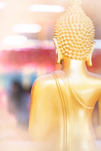 다채로운 흐리게 추상 배경의 Budha 동상과 부드러운 집중 평화롭고 편안한 개념으로 사용 합니다 0명에 대한 스톡 사진 및 기타 이미지 Istock