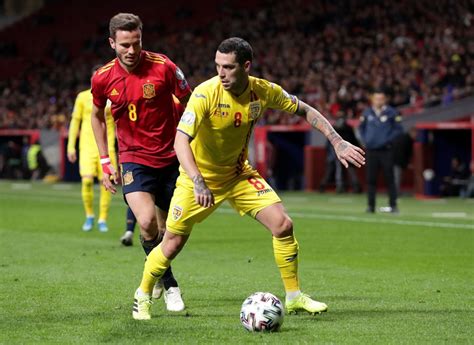 高清图：莫雷诺破门挥拳庆祝 卡索拉助攻单指点赞 搜狐大视野 搜狐新闻