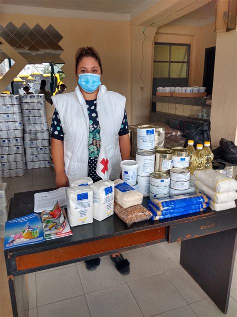 БЧК ЗАПОЧНА РАЗДАВАНЕТО НА ХРАНИТЕЛНИ ПАКЕТИ НА НУЖДАЕЩИ СЕ ВАРНЕНЦИ Eufunds