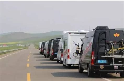 有一種旅行叫夏天跟著房車出發不在孤單 開著屬於自己的旅居車馳騁在大草原給自己帶來不一樣的夏天 每日頭條