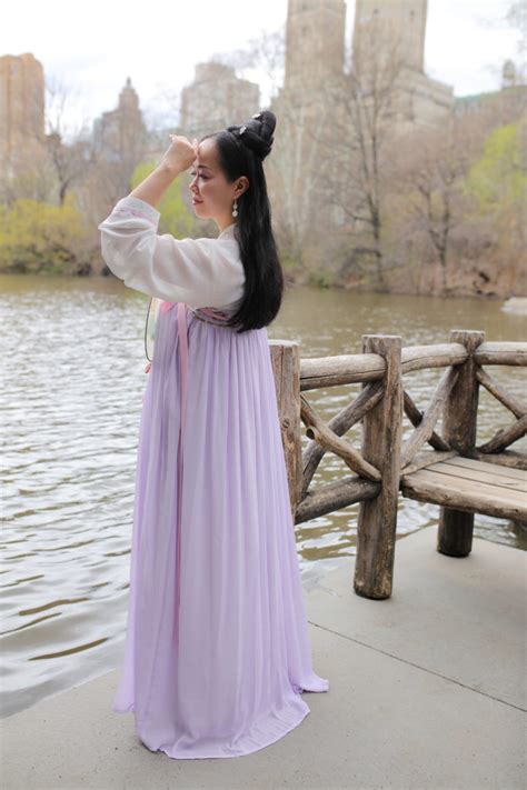 عکس چند زن زیبا در لباس سنتی چینی🇨🇳 طرفداری