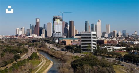 강이 흐르는 도시의 스카이라인 사진 Unsplash의 무료 텍사스 이미지