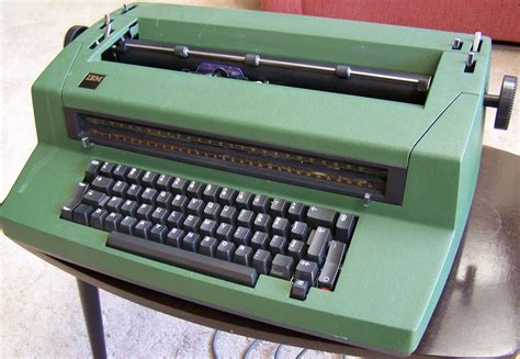 Oz Typewriter What S Odd About This IBM Selectric Typewriter