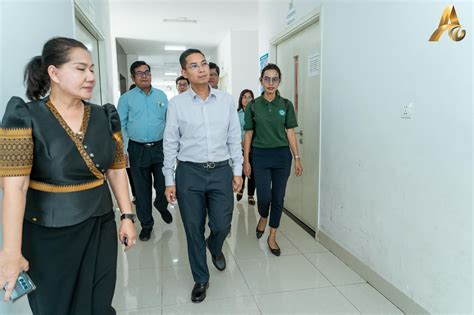 ស្រី្តដែលសម្រាលកូននៅតាមផ្លូវត្រូវបានទទួលអំណោយដ៏ថ្លៃថ្លារបស់ឯកឧត្តមរដ្ឋមន្ត្រី ជា សុមេធី