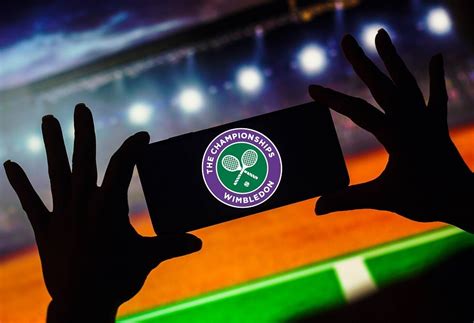 كريم بنزيما يثير الجدل بظهوره اللافت رفقة صديقته الجزائرية فيديو صور