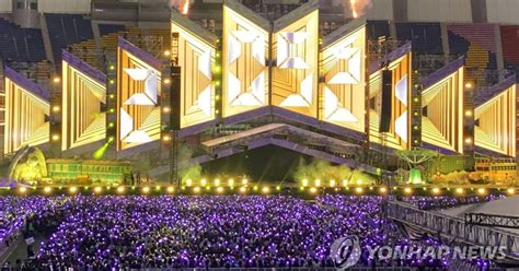방탄소년단 6개월만에 완전체로 돌아온 부산 콘서트 개막