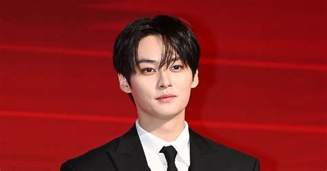 스트레이 키즈 리노 애교 손 하트[엑s Hd포토]