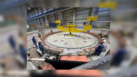 Bc Hydro Lifts 600 Tonne Turbine Rotor Into Place