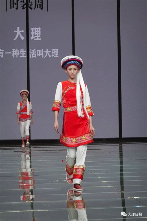 32套白族服饰亮相有一种生活叫大理大理专场秀在昆明举行