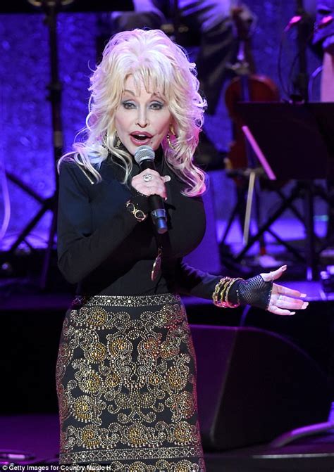 Dolly Parton Weighs In On Same Sex Marriage Debate Daily Mail Online