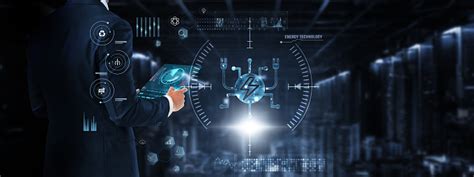 에너지 기술 사업가가 디지털 화면에서 에너지 기술 시스템을 제어하고 모니터링합니다 재생 에너지 스마트 그리드 효율성 태양광 발전 에너지 저장 지속 가능성 자동화 0명에 대한