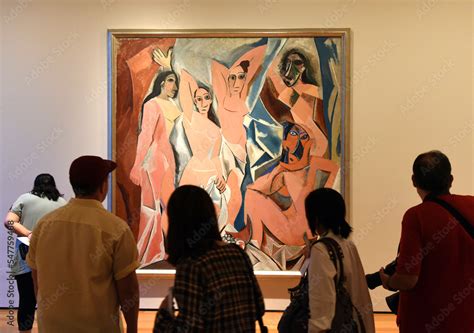 New York Usa May 25 2018 Crowd Of People Near The Pablo Picasso