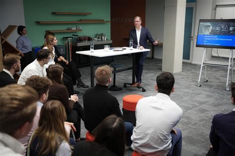 Tuvsud Career Innovation Sustainability Futureinyourhands TÜv SÜd