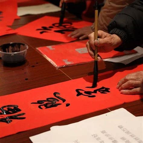 翰墨留香迎新春慈林医院开展“义写春联送祝福”主题活动书法墨香爱好者