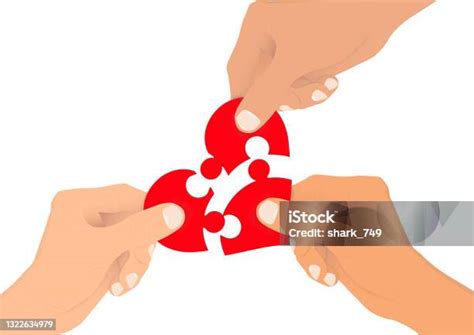 하트 퍼즐 조각을 함께 연결하고 사랑 컨셉 벡터 일러스트레이션을 주고 나누는 손 지그소 퍼즐에 대한 스톡 벡터 아트 및 기타 이미지 지그소 퍼즐 하트 모양 실톱