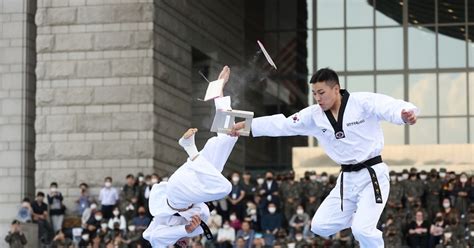 하늘을 가르는 발차기