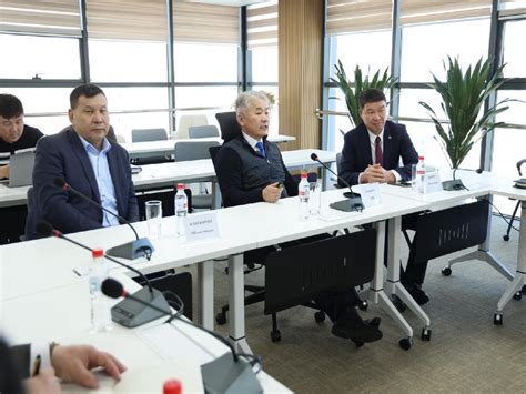 УИХ ын гишүүн Ж Батжаргал Д Батлут нар ХХААХҮЯ нд ажиллав