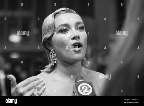 Florence Pugh Banque Dimages Noir Et Blanc Alamy