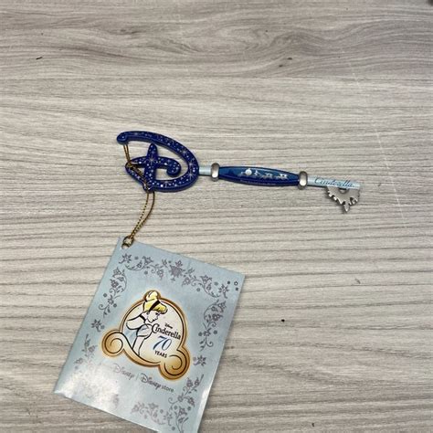 Disney Store Cinderella Key 70th Anniversary Limited Edition Brand New